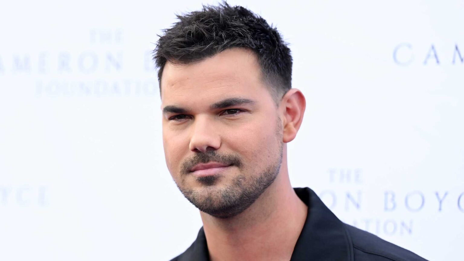 10 Famous Hollywood Actors Hollywood Quietly Packed Away In The Back Of ...